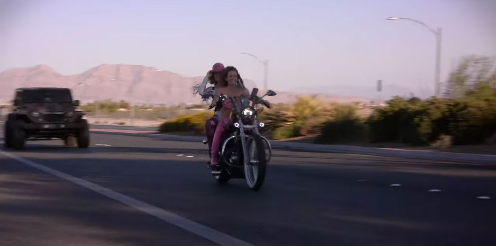 Barbie & Kendra Crash Joe Bob’s Drive-In Jamboree Featured, Reviews ...